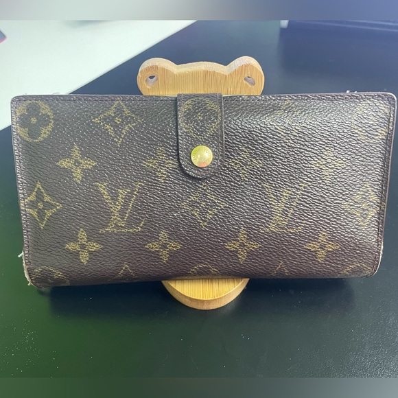 Louis Vuitton | Bags | Authentic Louis Vuitton Well Loved Sarah Wallet ...